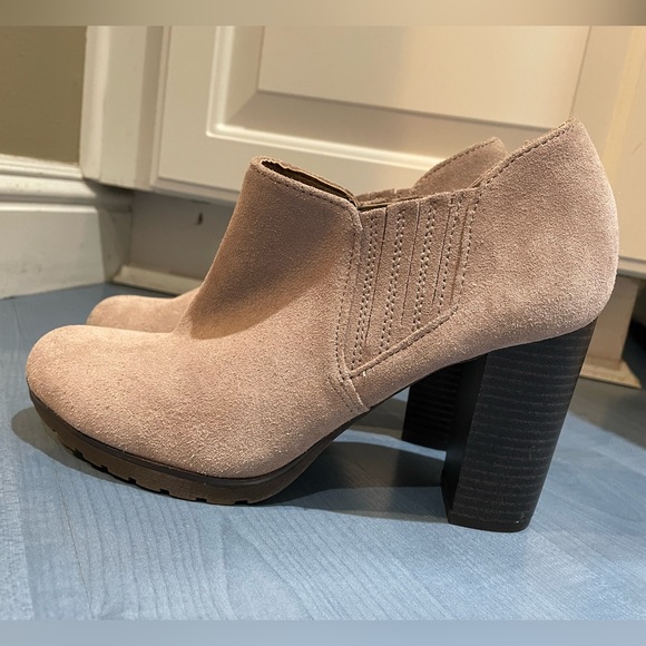 White Mountain | Shoes | New Size 9 White Mountain Senta Stone Suede ...